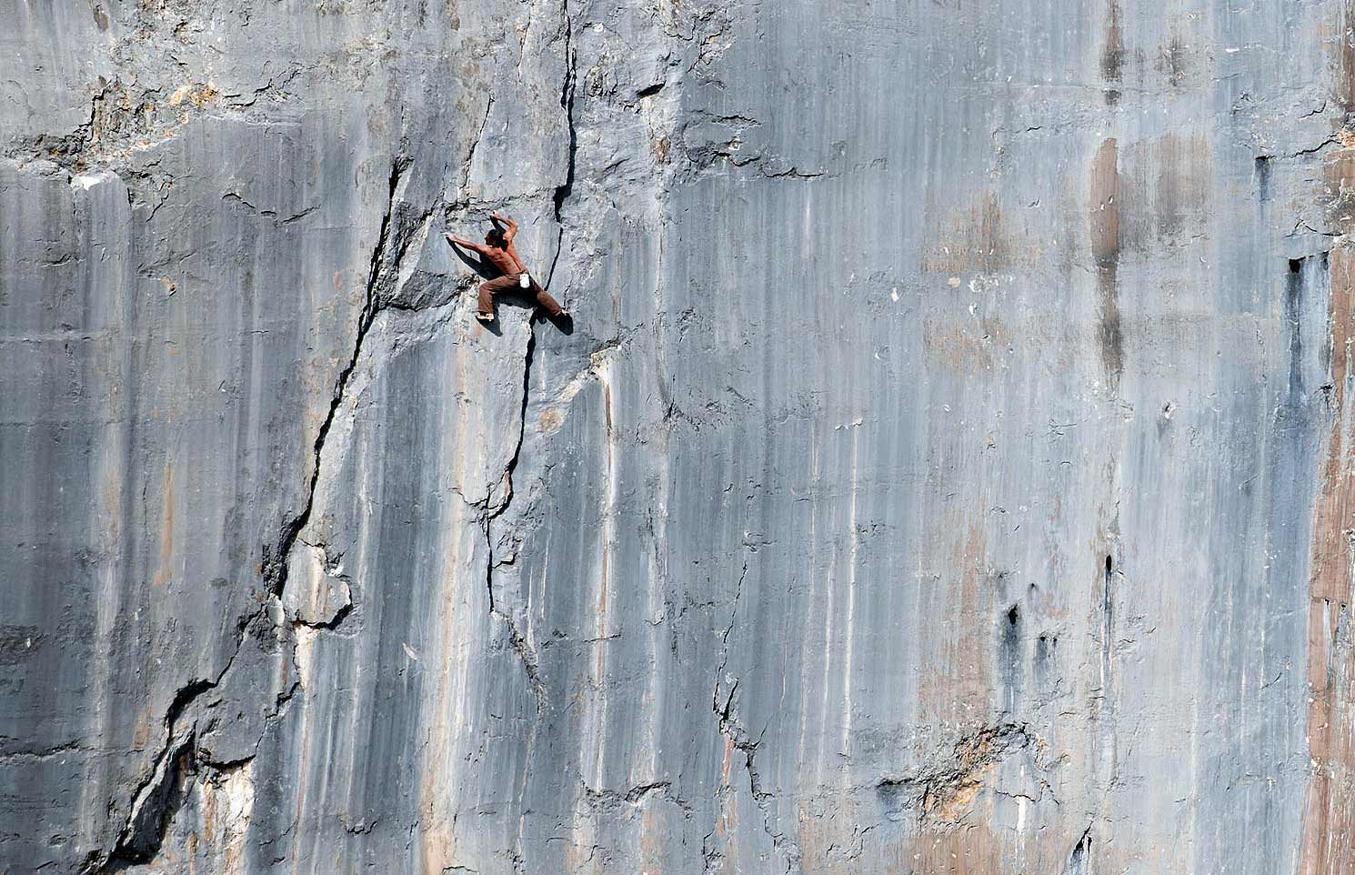 9 of the Most Iconic Free Solo Climbers of All Time (2024)
